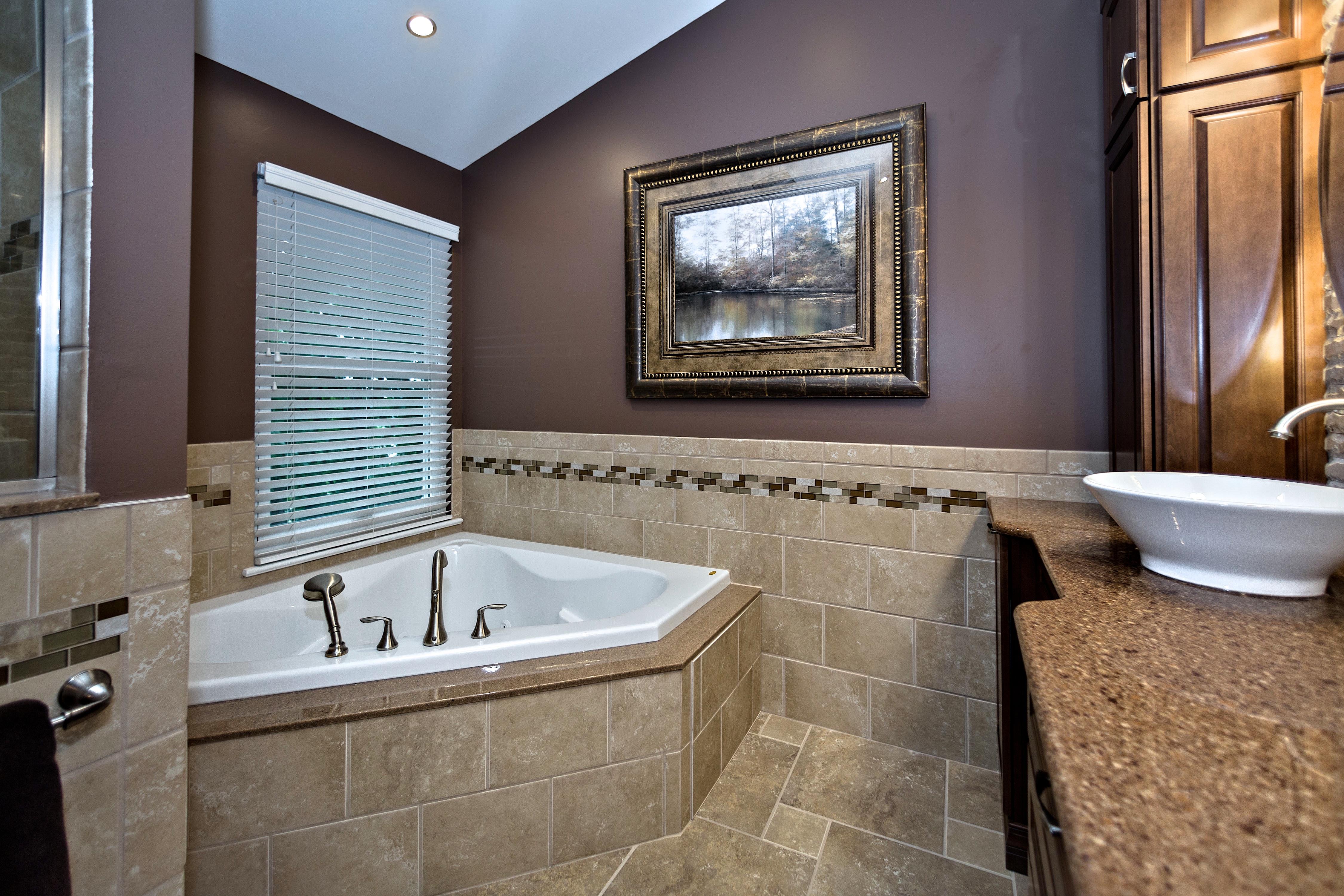 Warm and Inviting Master Bath | ProSource Wholesale