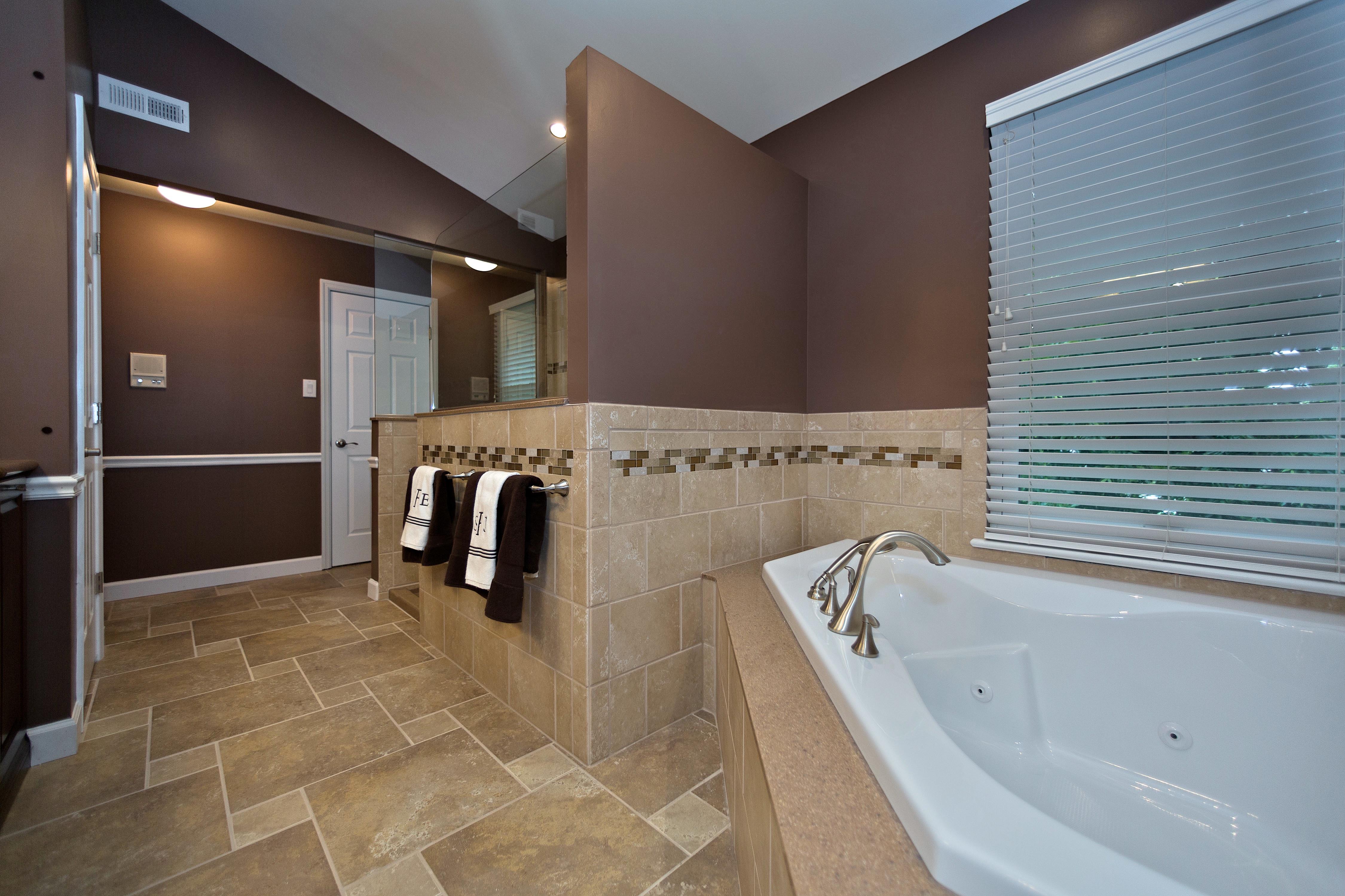 Warm and Inviting Master Bath | ProSource Wholesale